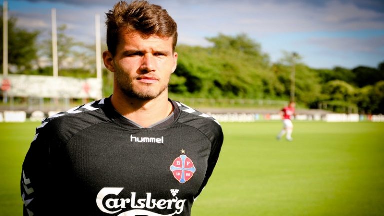 Top 7 thủ môn cao nhất thế giới: Chỉ một cái tên quen thuộc